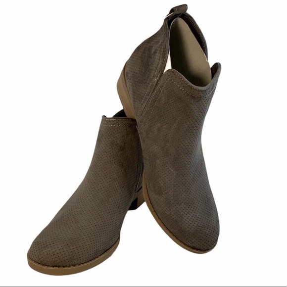 Universal Thread | Shoes | Nwt Universal Thread Booties | Poshmark